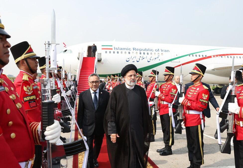 Iranian president arrives in Indonesia for official visit | Caliber.Az